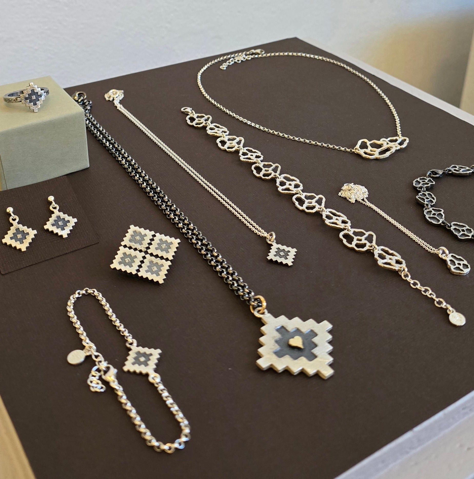 Åkle - ein smykkeserie frå Jølster | ØVREBØ smykkeverkstad